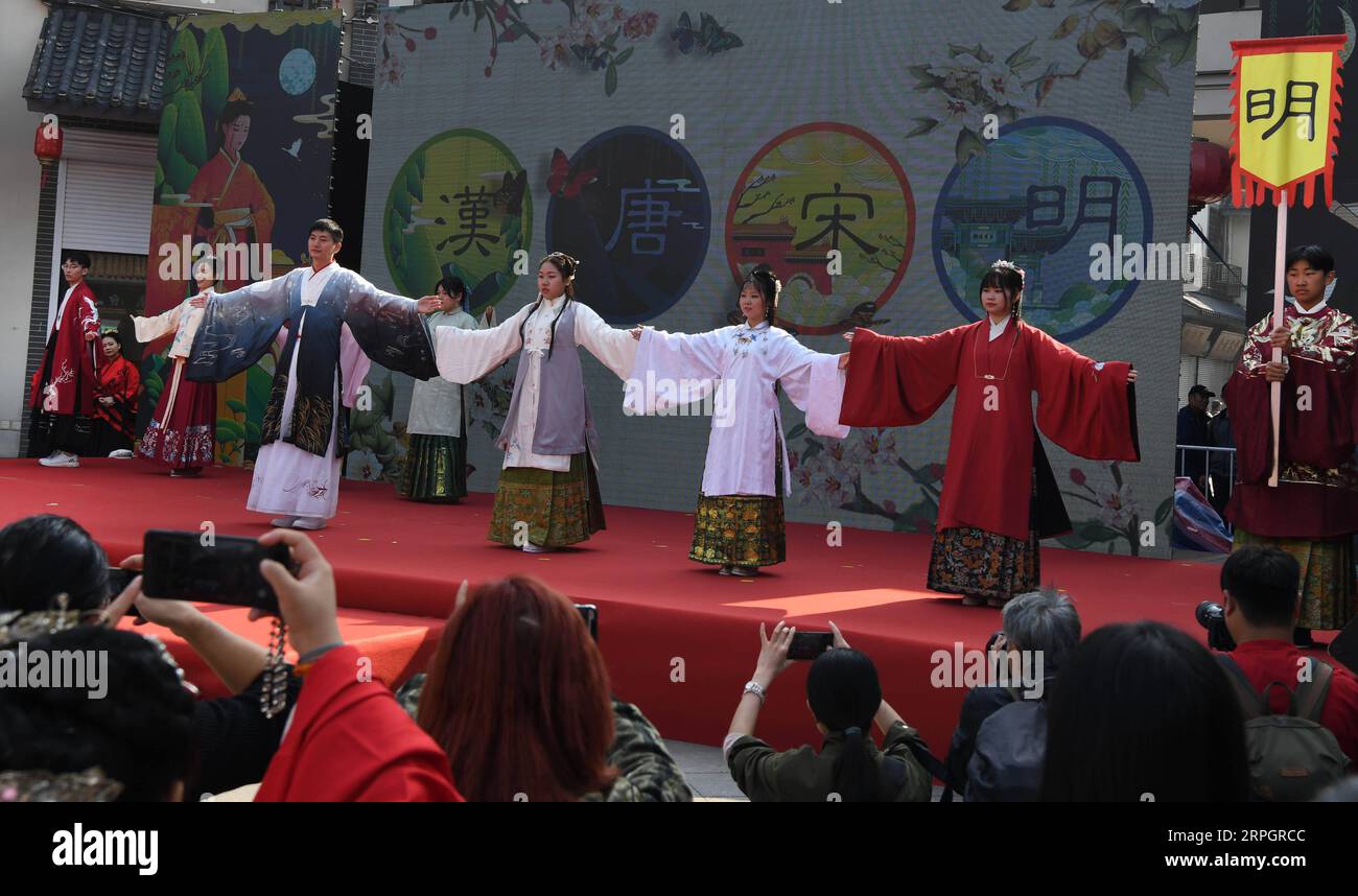 Hanfu show hi-res stock photography and images - Alamy