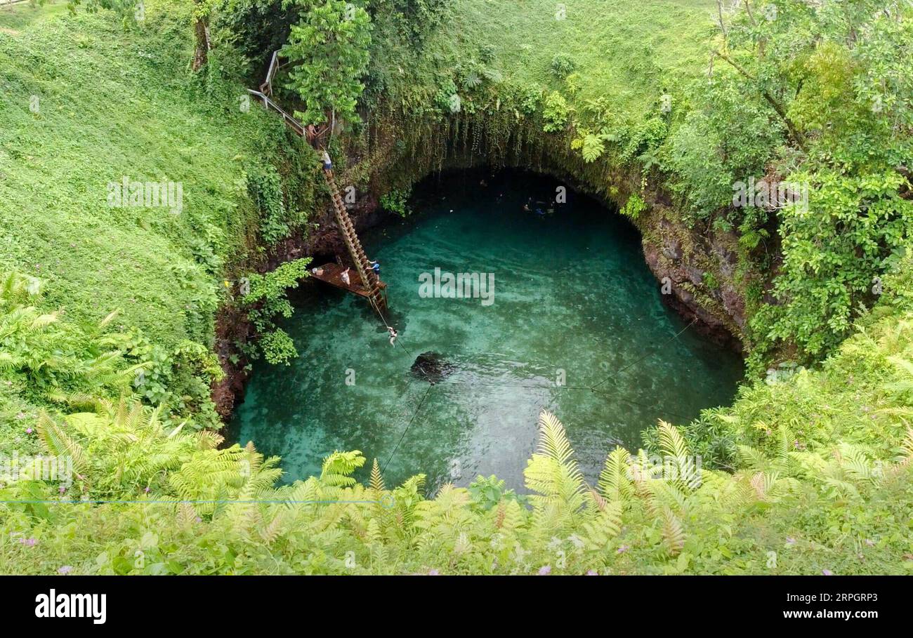 Sua ocean trench hi-res stock photography and images - Alamy