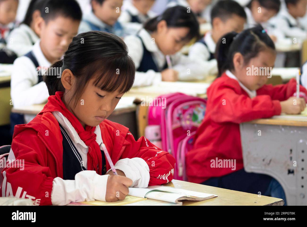 191022 -- LUOTIAN, Oct. 22, 2019 -- Students take a class at Hope ...