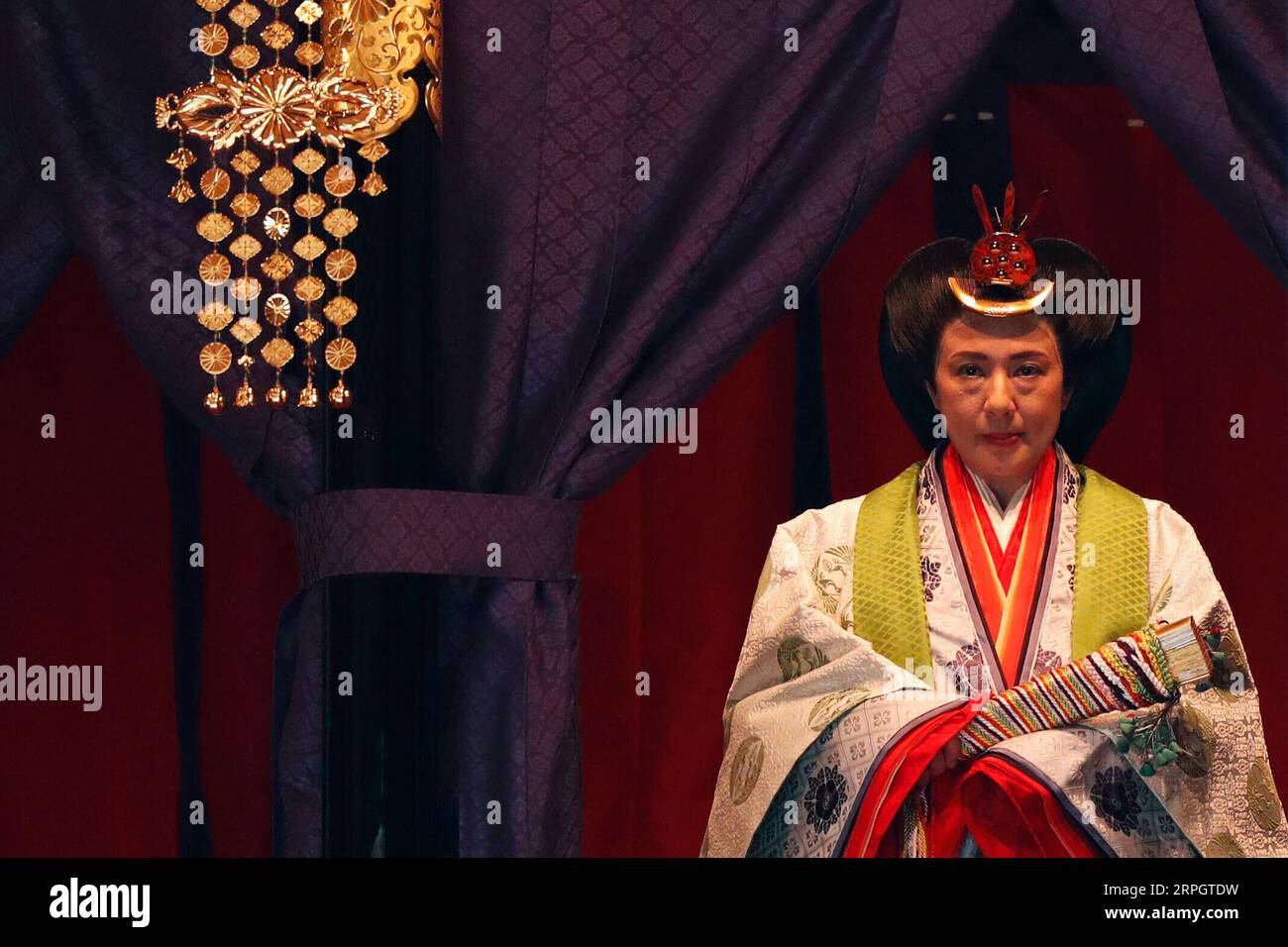 191022 -- TOKYO, Oct. 22, 2019 Xinhua -- Japanese Empress Masako ...