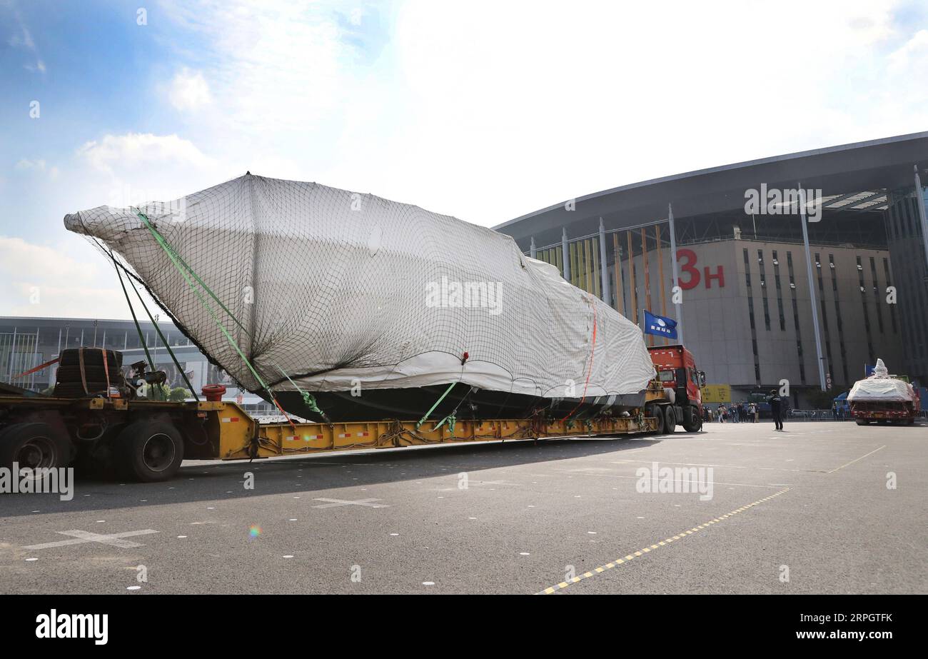 191022 -- SHANGHAI, Oct. 22, 2019 -- An FSD 195 fast patrol vessel ...