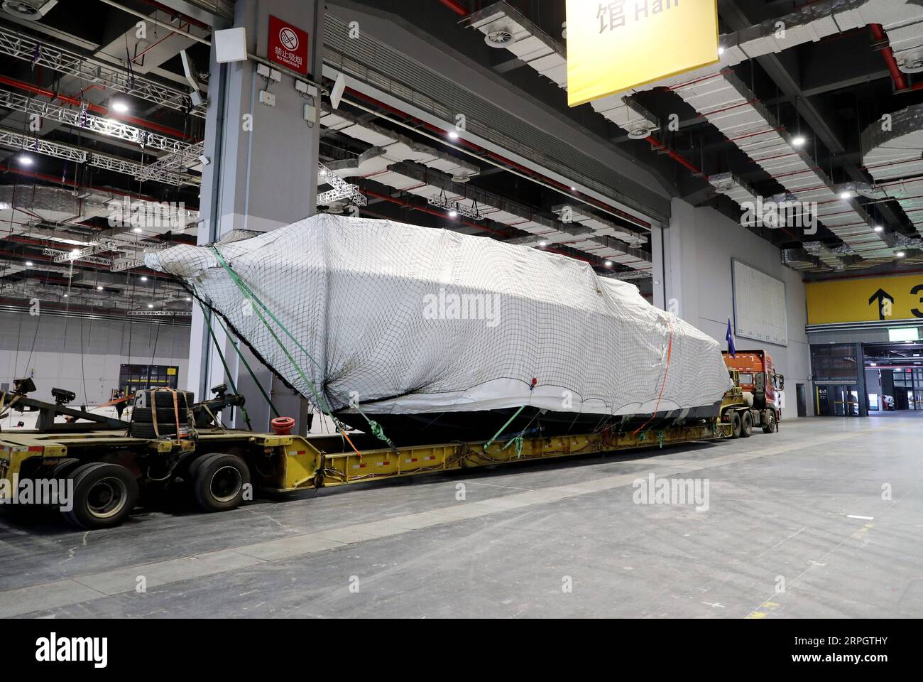 191022 -- SHANGHAI, Oct. 22, 2019 -- An FSD 195 fast patrol vessel ...