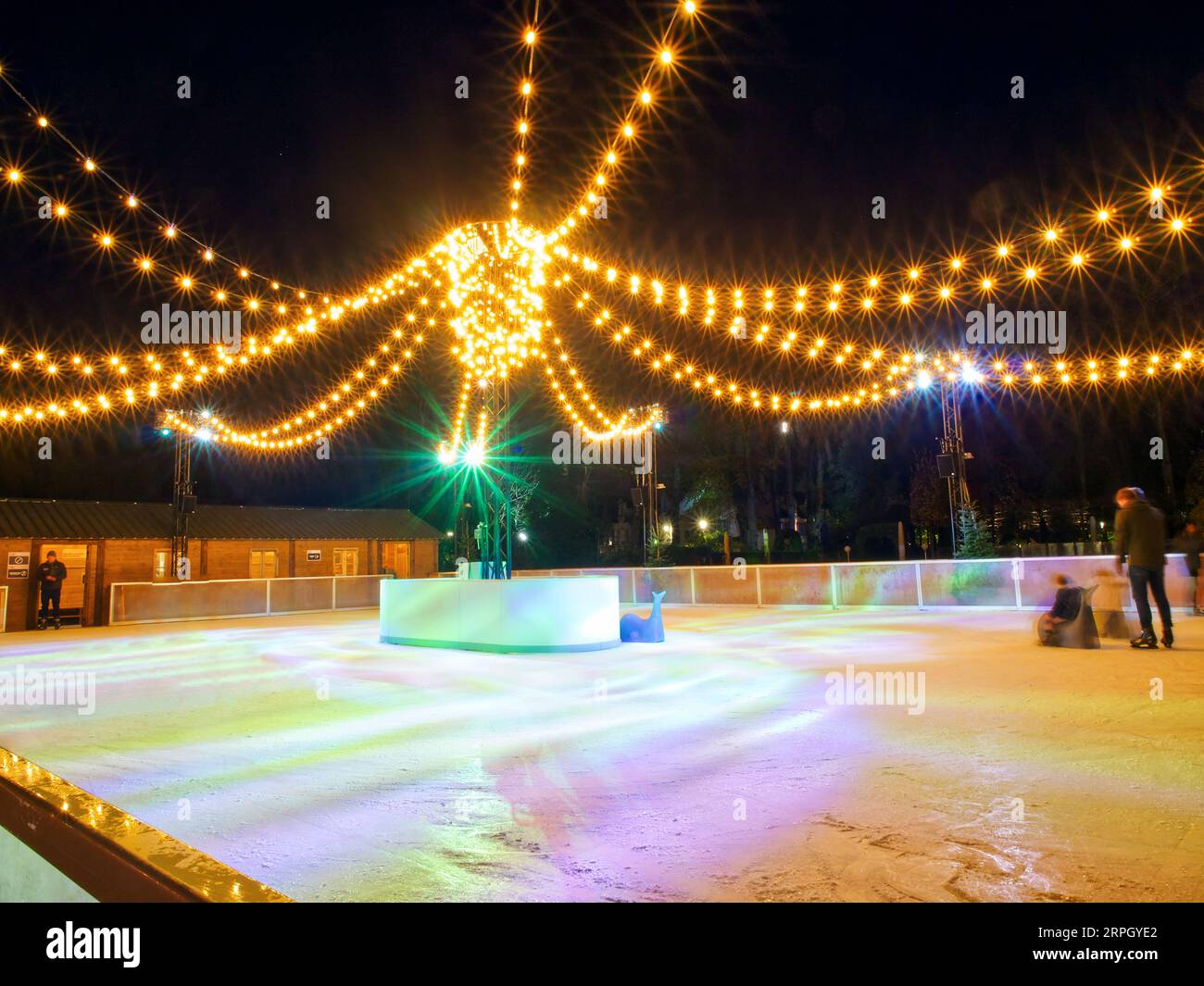 Christmas market bruges skating hi-res stock photography and images - Alamy