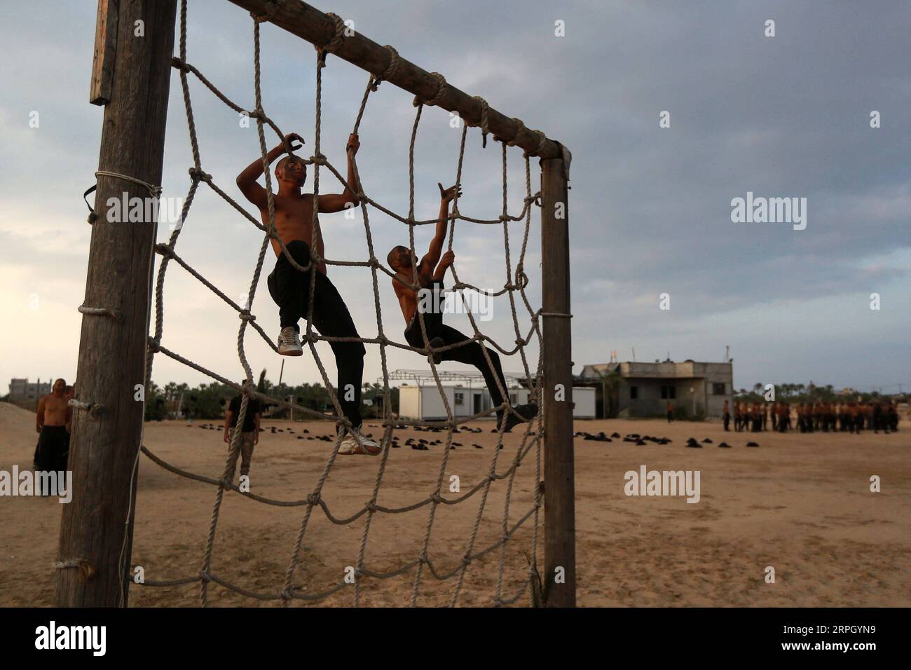 Crawl under hi-res stock photography and images - Alamy