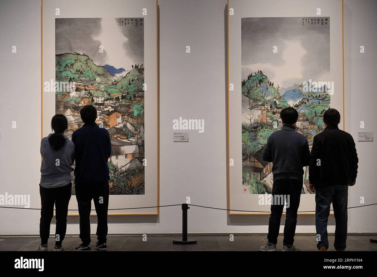 191026 -- CHANGSHA, Oct. 26, 2019 -- People visit a Chinese painting ...