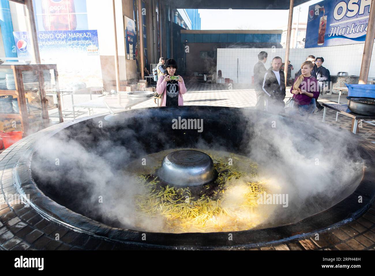 Central asian plov centre hi-res stock photography and images - Alamy