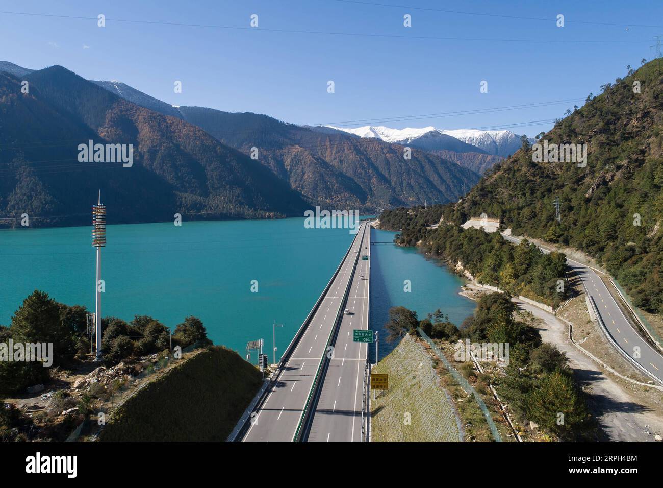 191029 -- NYINGCHI, Oct. 29, 2019 -- Aerial photo taken on Oct. 28 ...