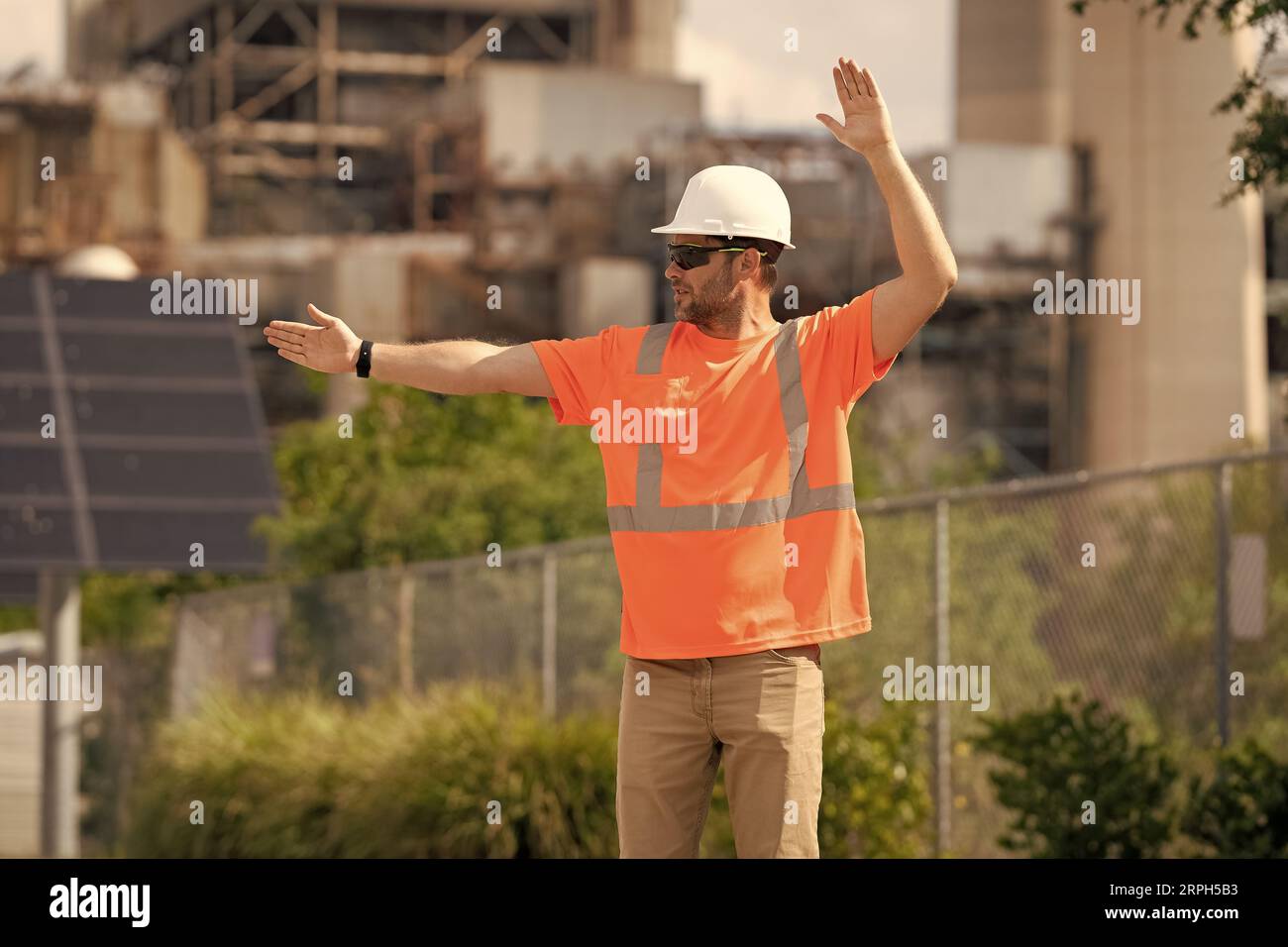 Construction worker at work. Man wearing hardhat and safety vest at ...