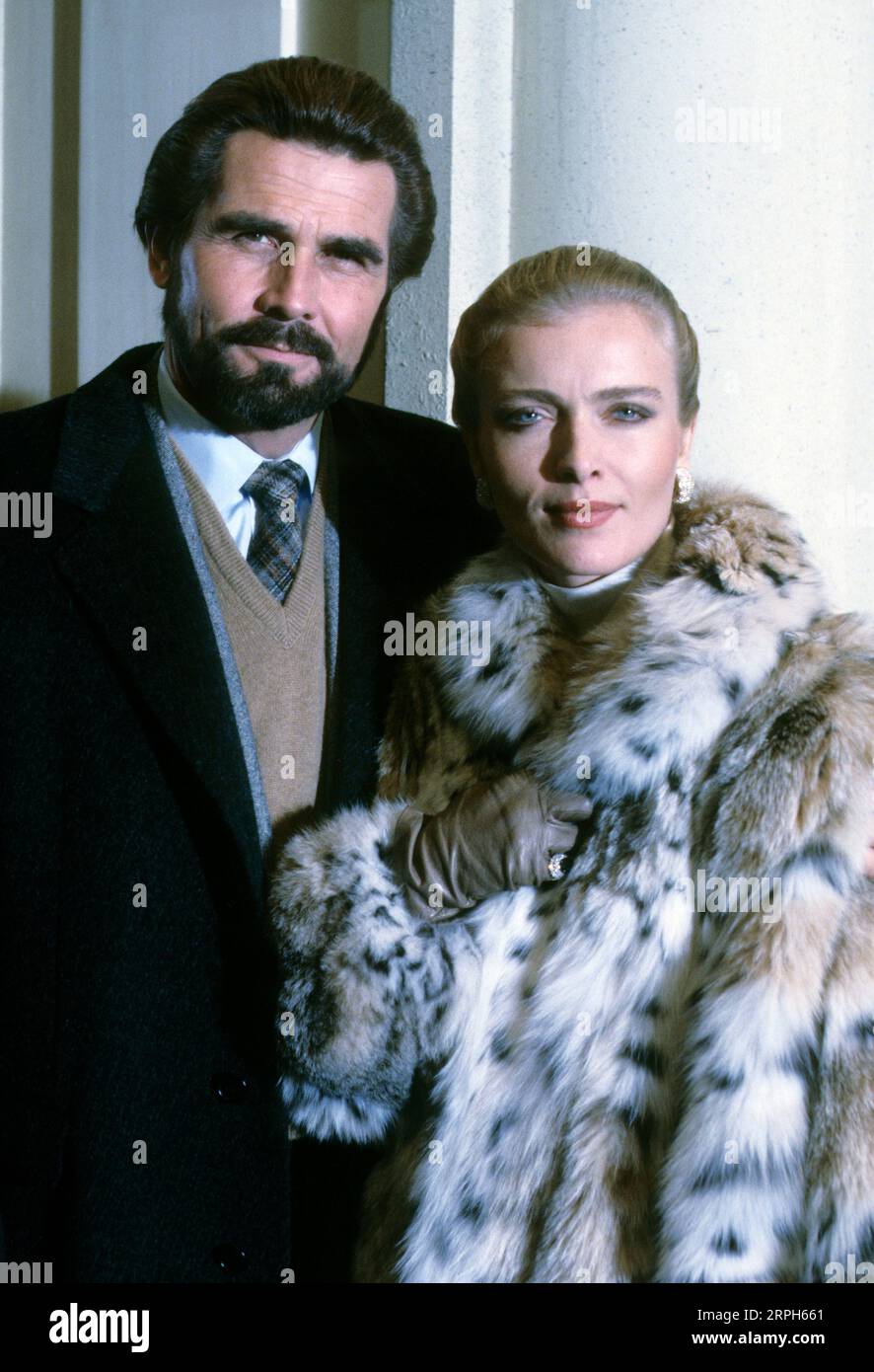 HOTEL TV Series JAMES BROLIN Connie Sellecca Stock Photo - Alamy