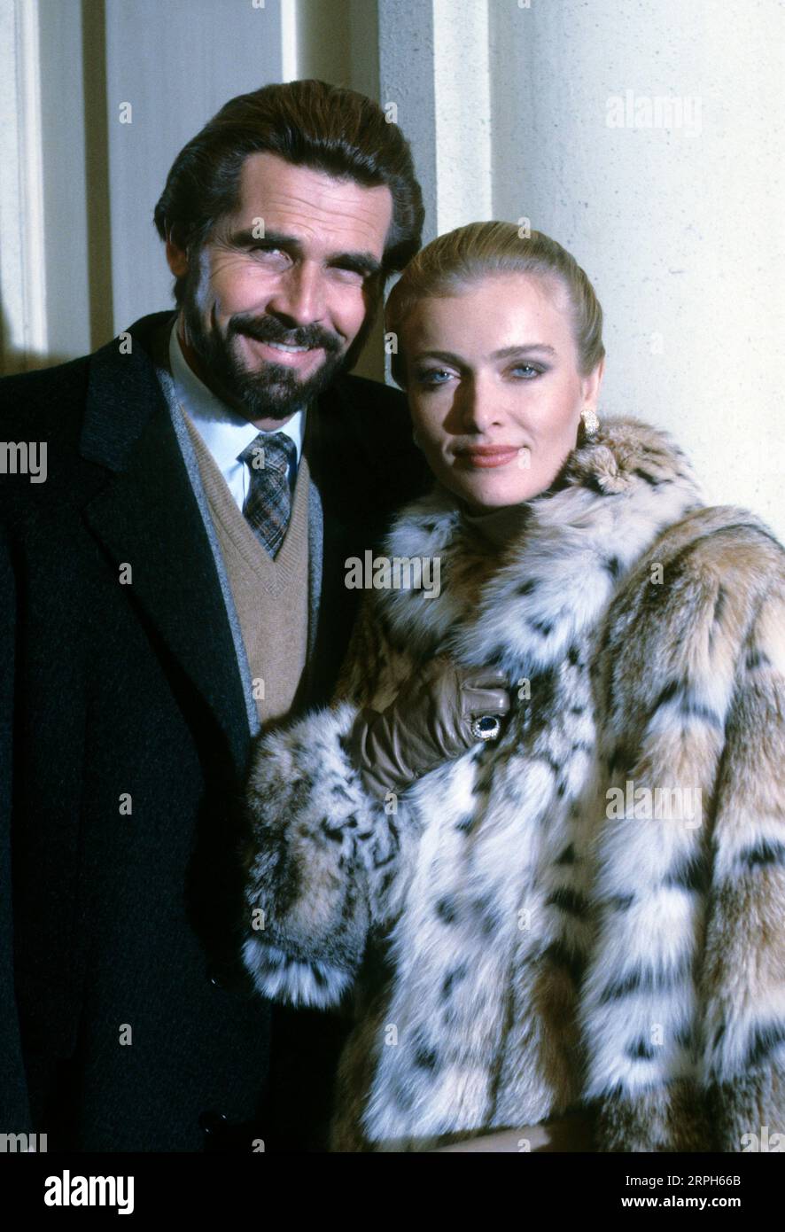 HOTEL TV Series JAMES BROLIN Connie Sellecca Stock Photo - Alamy