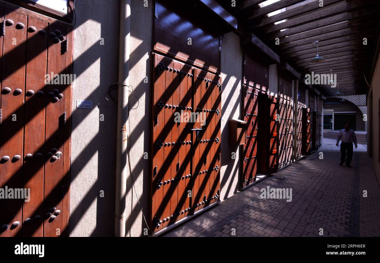 Old man in kuwait hi-res stock photography and images - Alamy