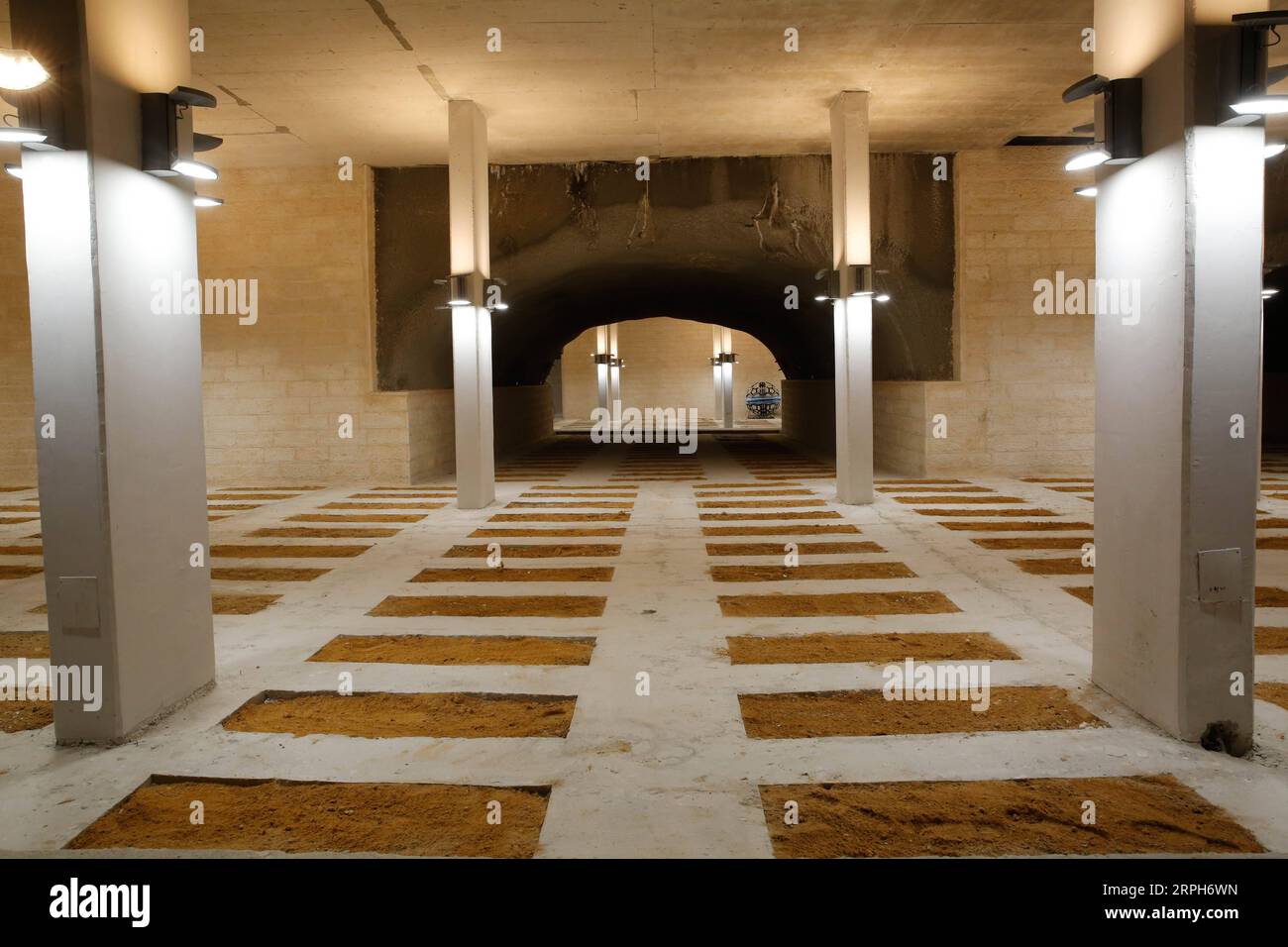 Underground cemetery hi-res stock photography and images - Alamy