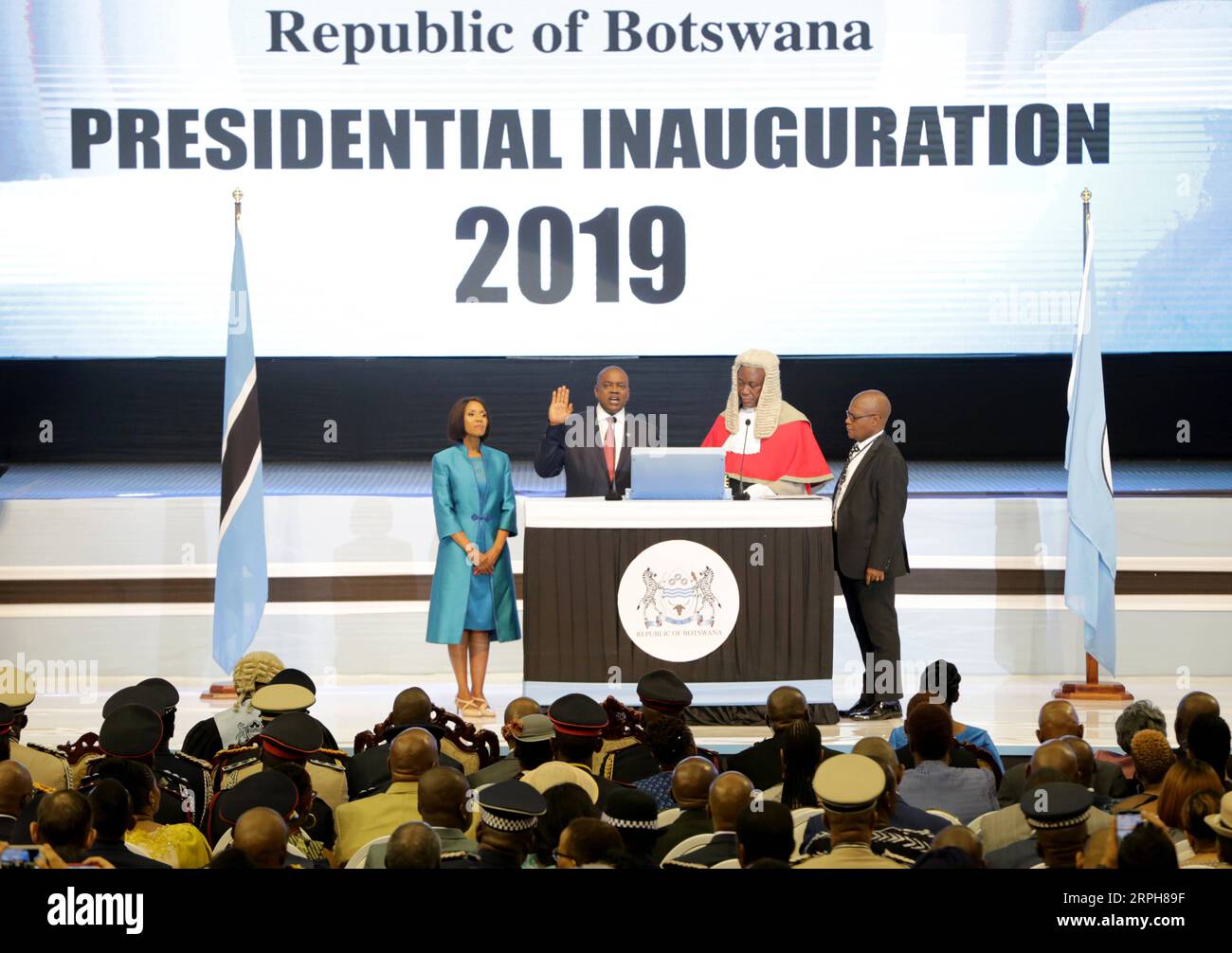 191101 -- GABORONE, Nov. 1, 2019 Xinhua -- Botswana s president-elect Mokgweetsi Masisi ...