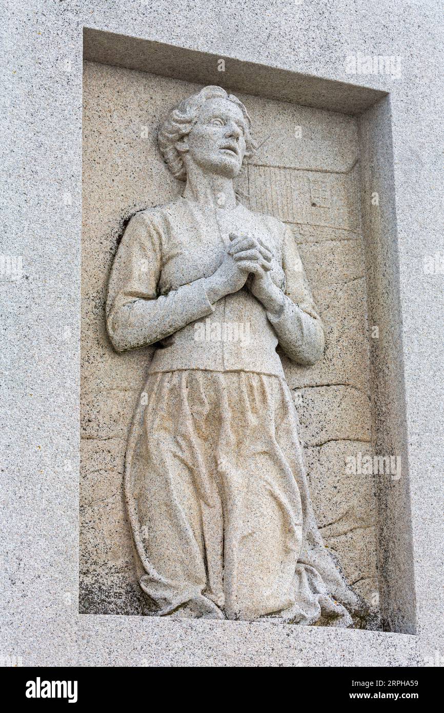 Fisherman's Monumet, Ballstad fishing village, Lofoten Islands ...