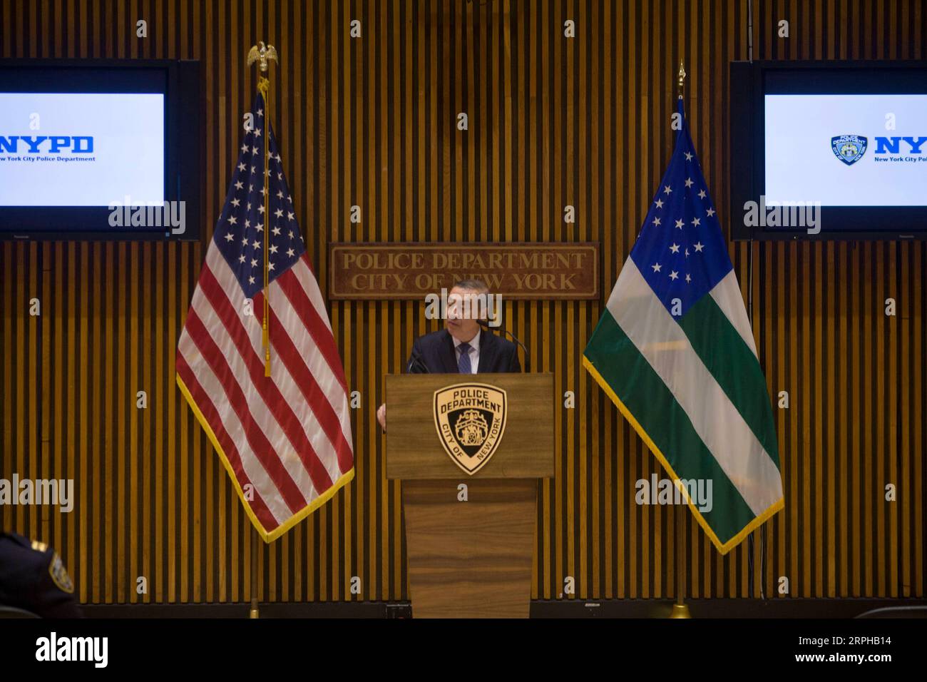 191103 -- NEW YORK, Nov. 3, 2019 Xinhua -- Hugh H. Mo, former NYPD ...