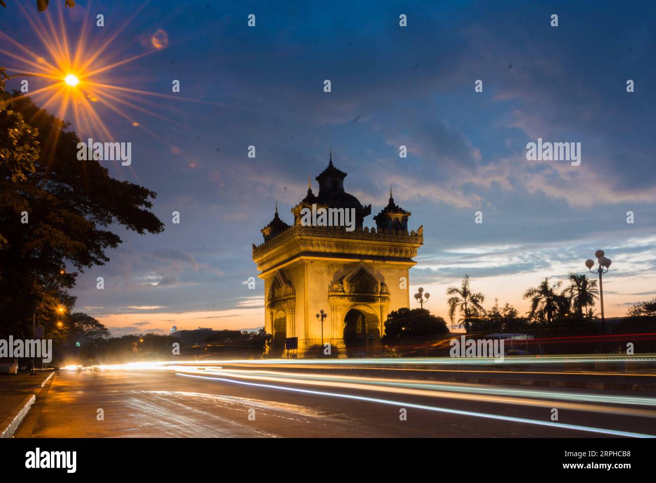 191105 -- VIENTIANE, Nov. 5, 2019 -- Photo taken on Nov. 4, 2019 shows ...