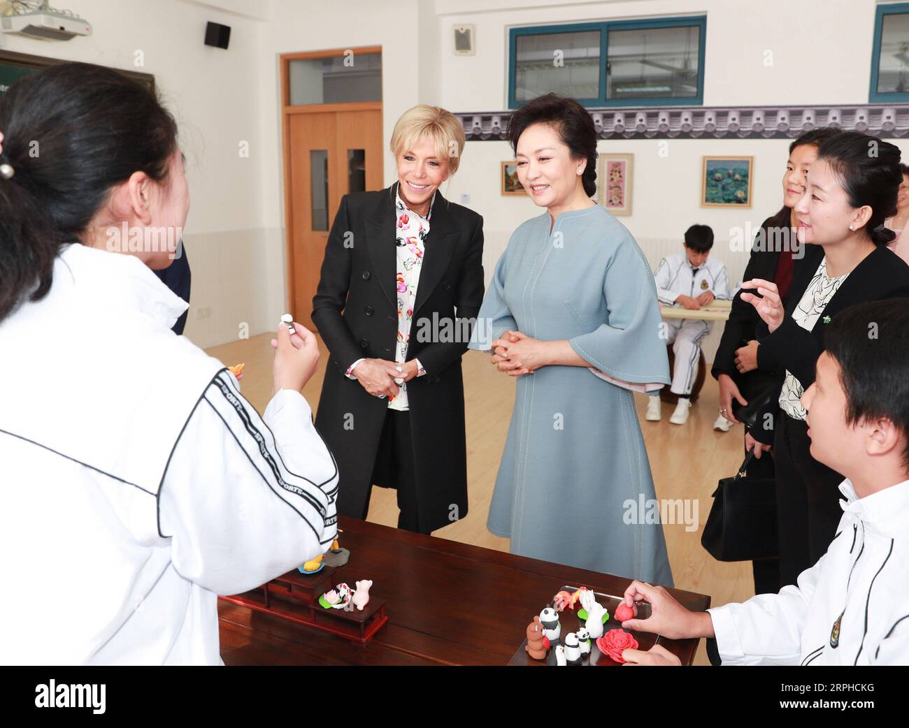 191105 -- SHANGHAI, Nov. 5, 2019 -- Peng Liyuan, wife of Chinese ...