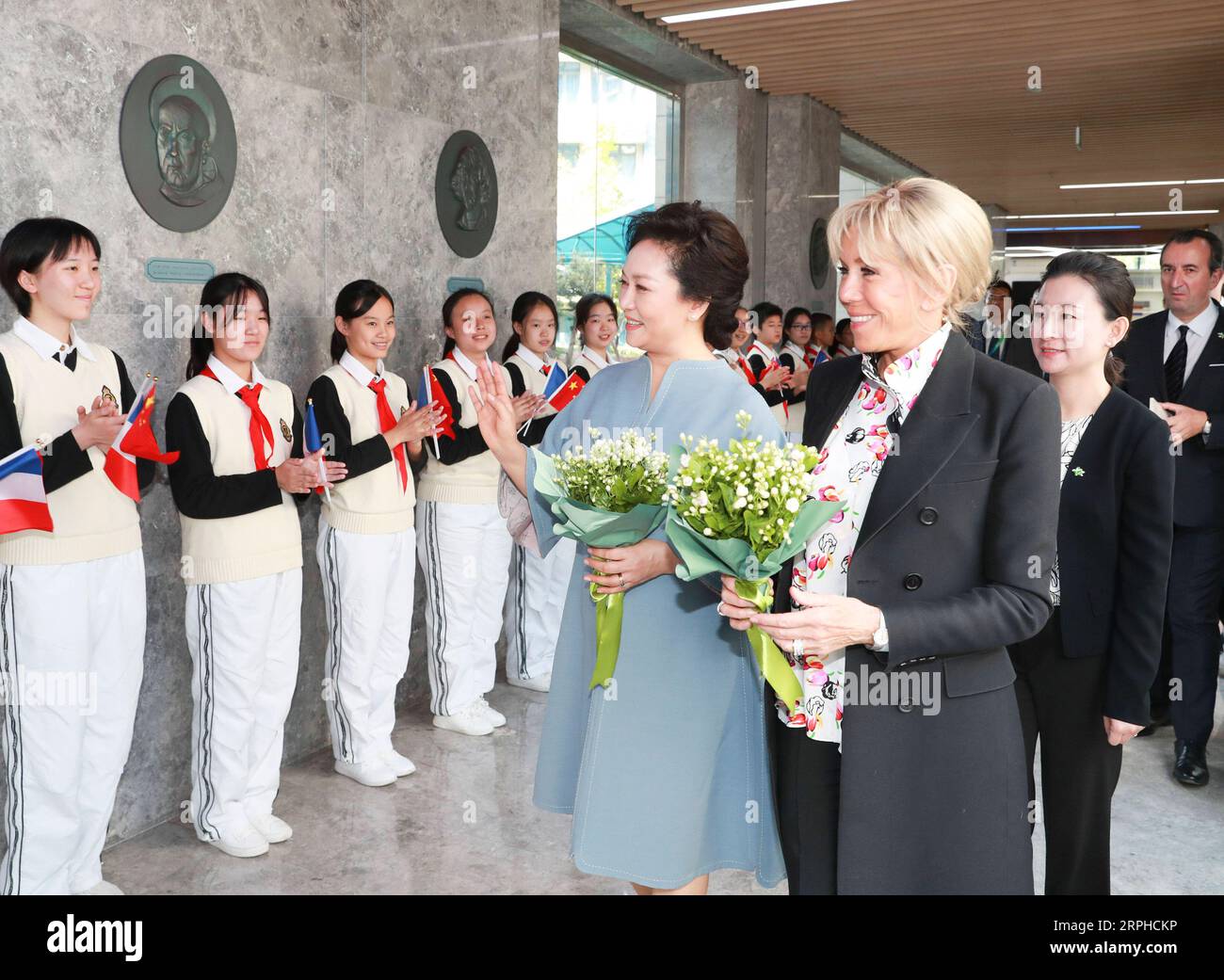 191105 -- SHANGHAI, Nov. 5, 2019 -- Peng Liyuan, wife of Chinese ...