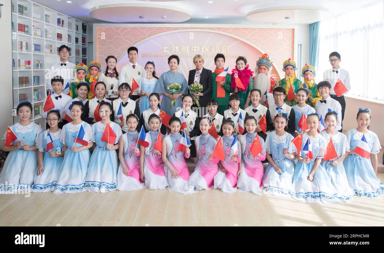 191105 -- SHANGHAI, Nov. 5, 2019 -- Peng Liyuan, wife of Chinese ...