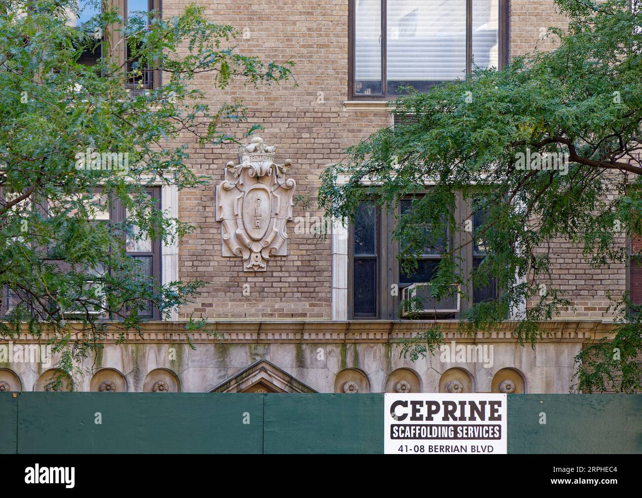 Upper East Side: 60 East 96th Street, designed by Emery Roth, was built ...