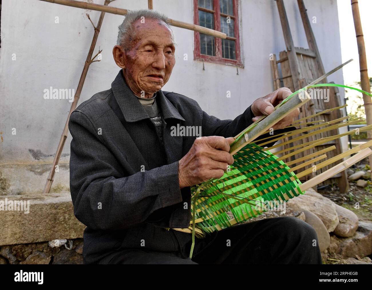 Villager 87 hi-res stock photography and images - Alamy