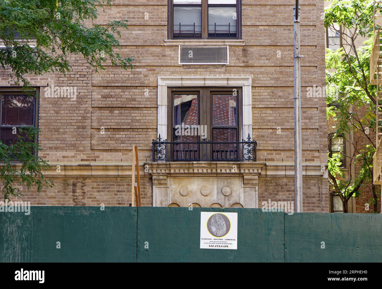 Upper East Side: 60 East 96th Street, designed by Emery Roth, was built ...