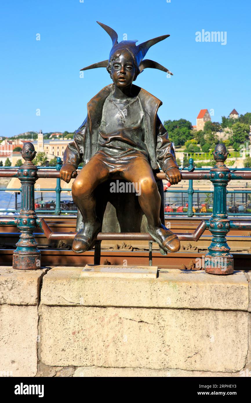 The Little Princess (Kiskiralylany) statue by Laszlo Marton (1925-2008) on the Danube Promenade ...