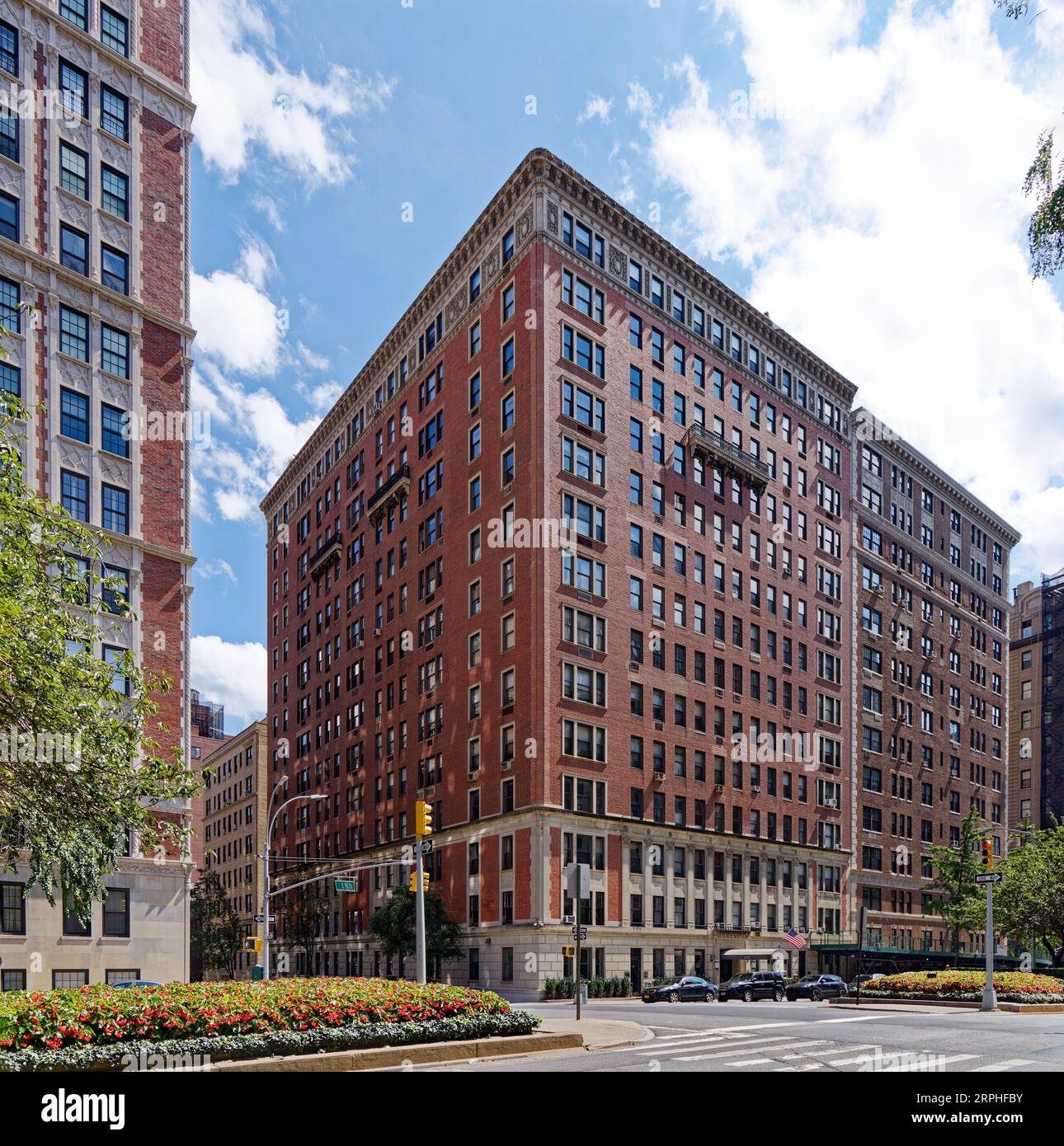 Upper East Side: Emery Roth designed 1175 Park Avenue in neo ...