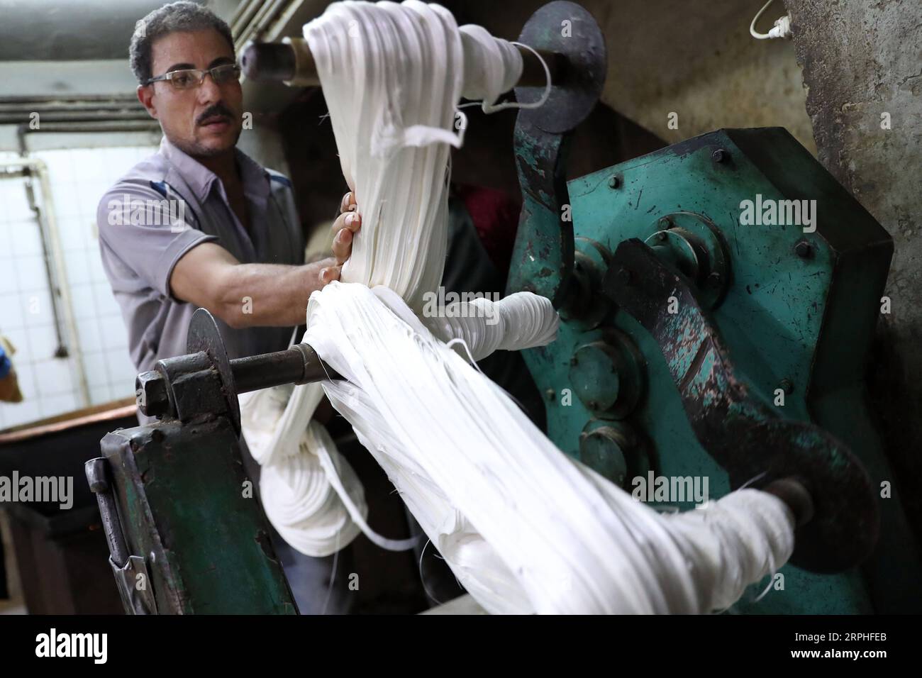 191107 -- TANTA, Nov. 7, 2019 -- A man makes candies in Tanta, Egypt ...