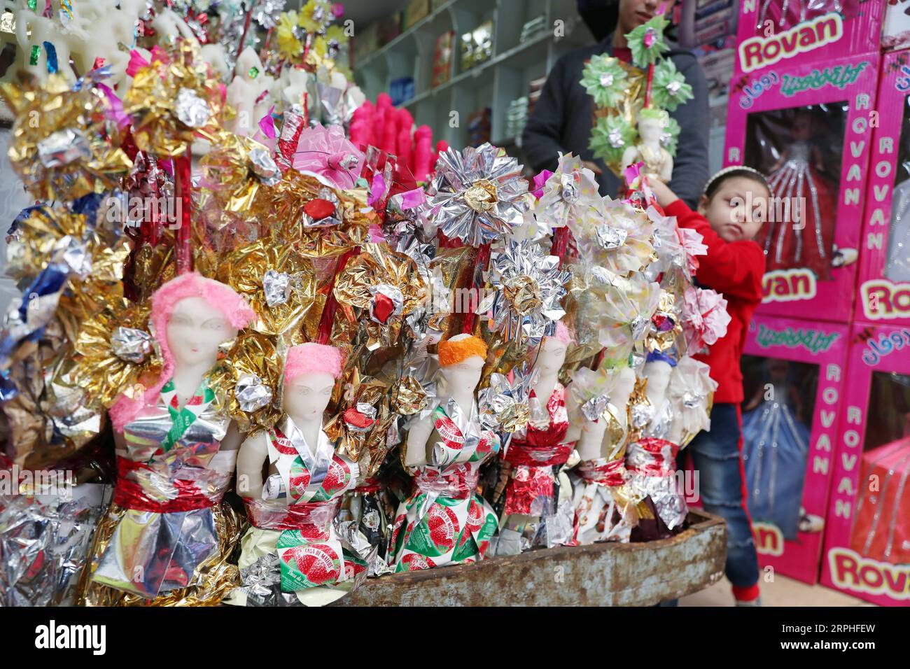 191107 -- TANTA, Nov. 7, 2019 -- Traditional candies are seen in a ...