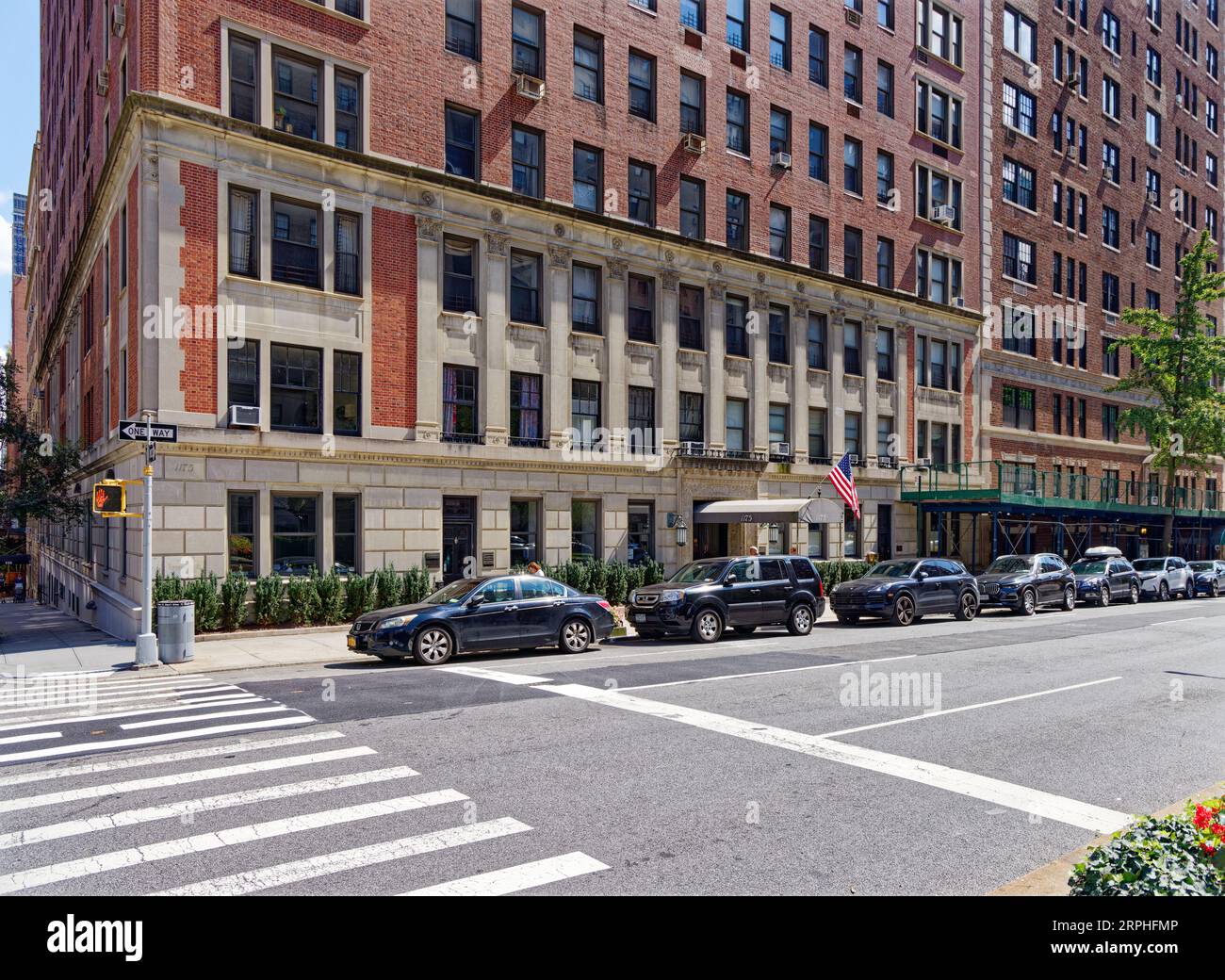 Upper East Side: Emery Roth designed 1175 Park Avenue in neo ...