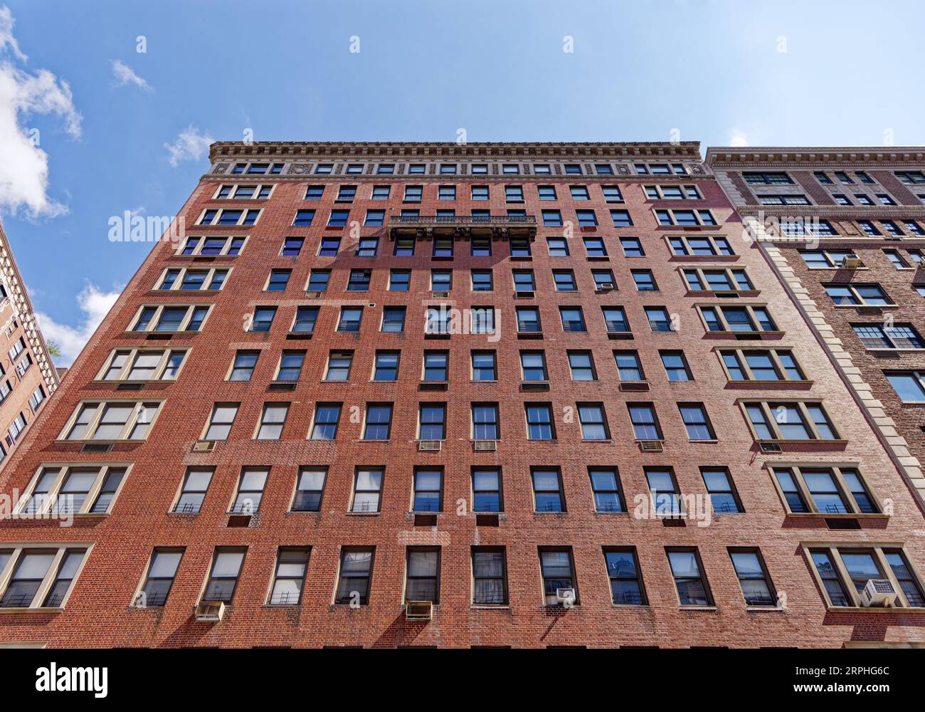 Upper East Side: Emery Roth designed 1175 Park Avenue in neo ...