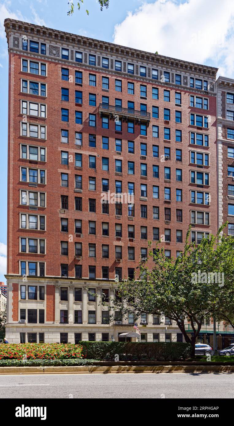 Upper East Side: Emery Roth designed 1175 Park Avenue in neo ...