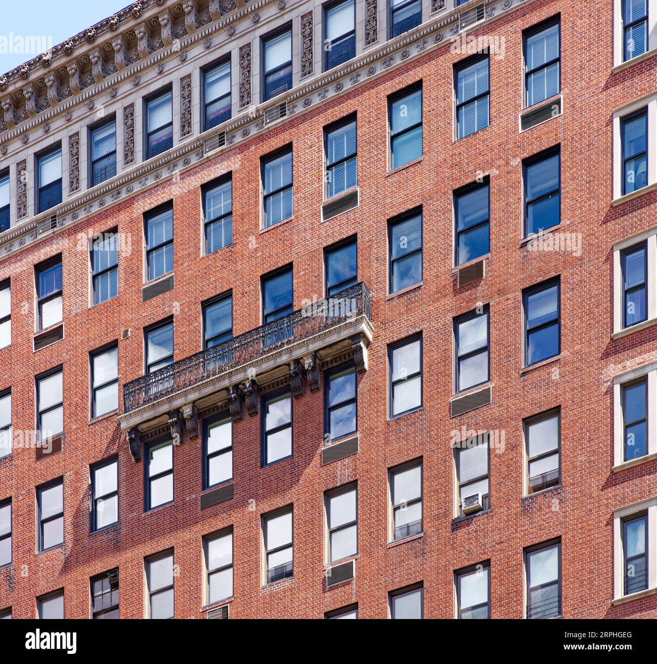 Upper East Side: Emery Roth designed 1175 Park Avenue in neo ...