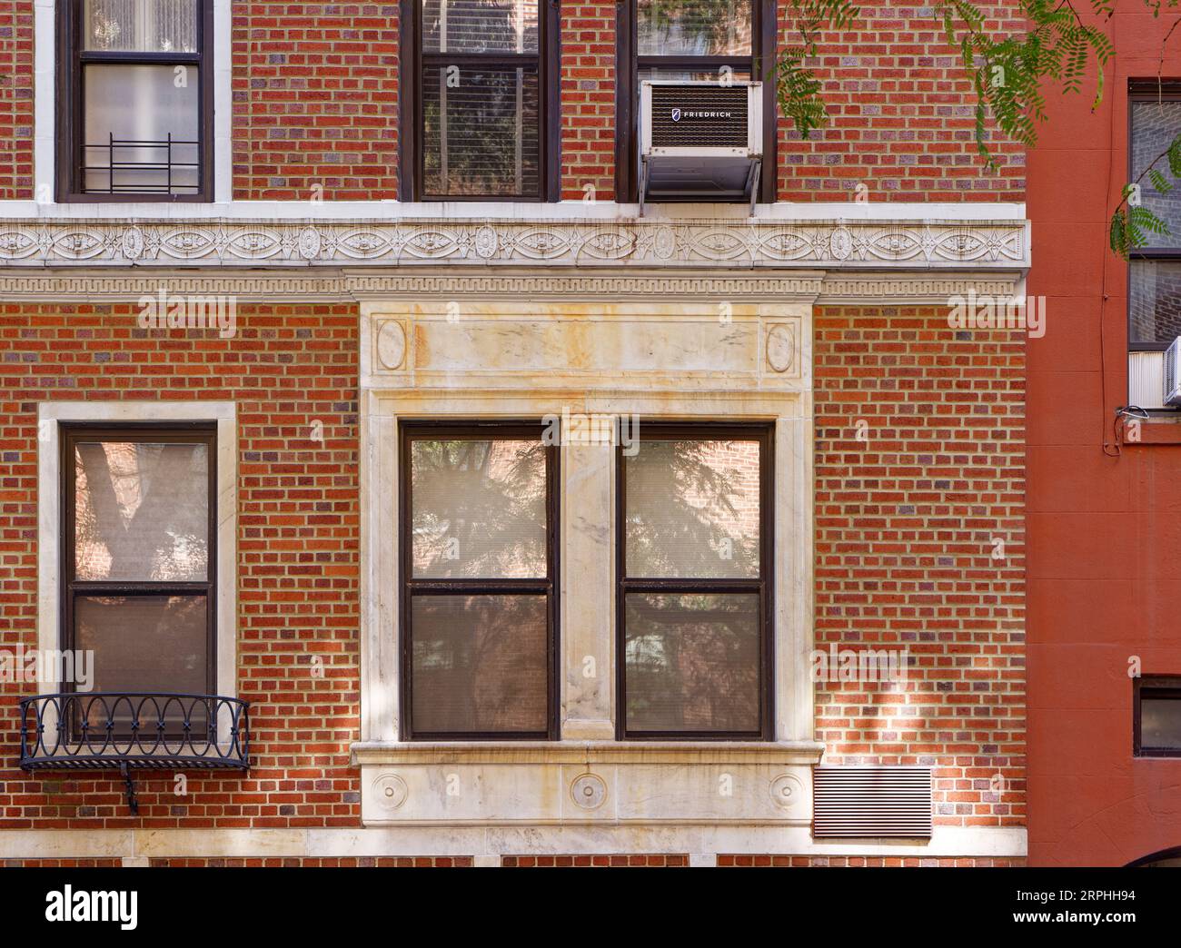 Upper East Side: Emery Roth-designed 114 East 90th Street was built in ...