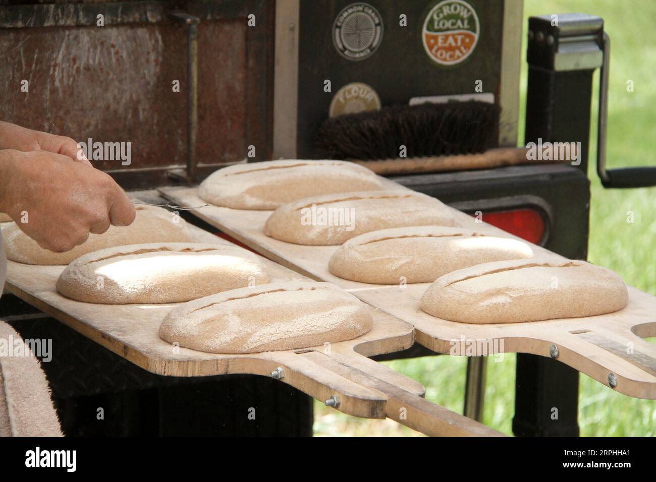 Scoring bread hi-res stock photography and images - Alamy