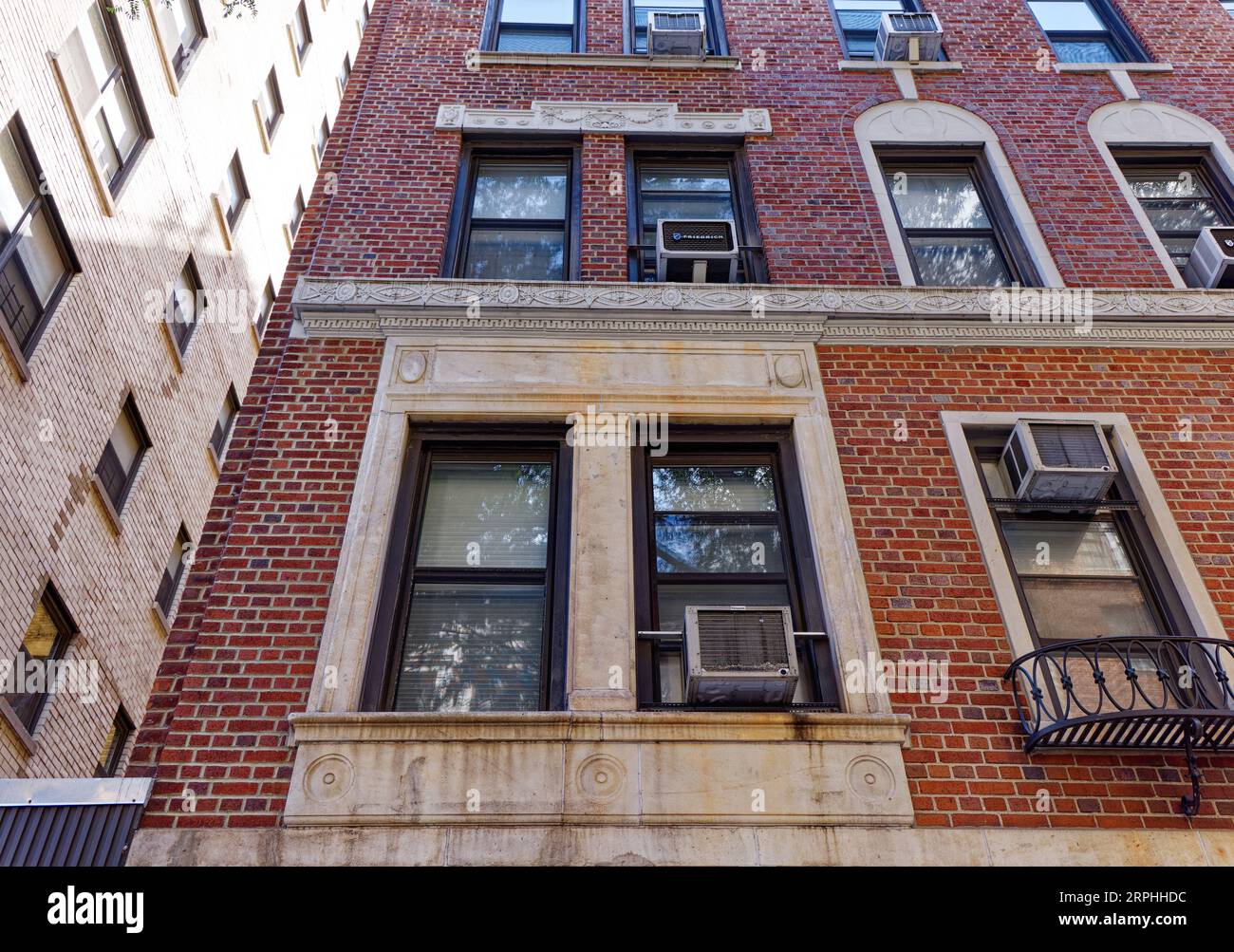 Upper East Side: Emery Roth-designed 114 East 90th Street was built in ...