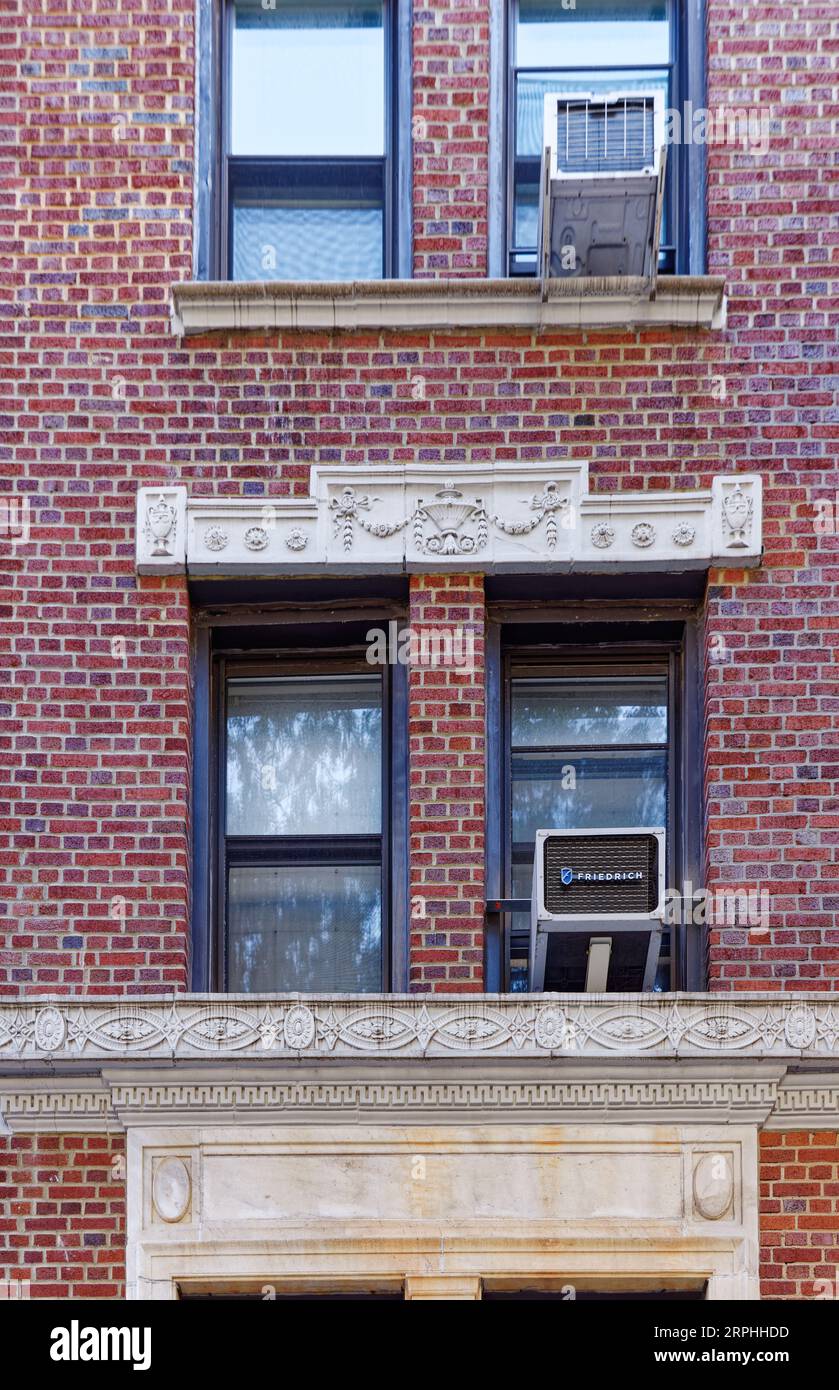 Upper East Side: Emery Roth-designed 114 East 90th Street was built in ...