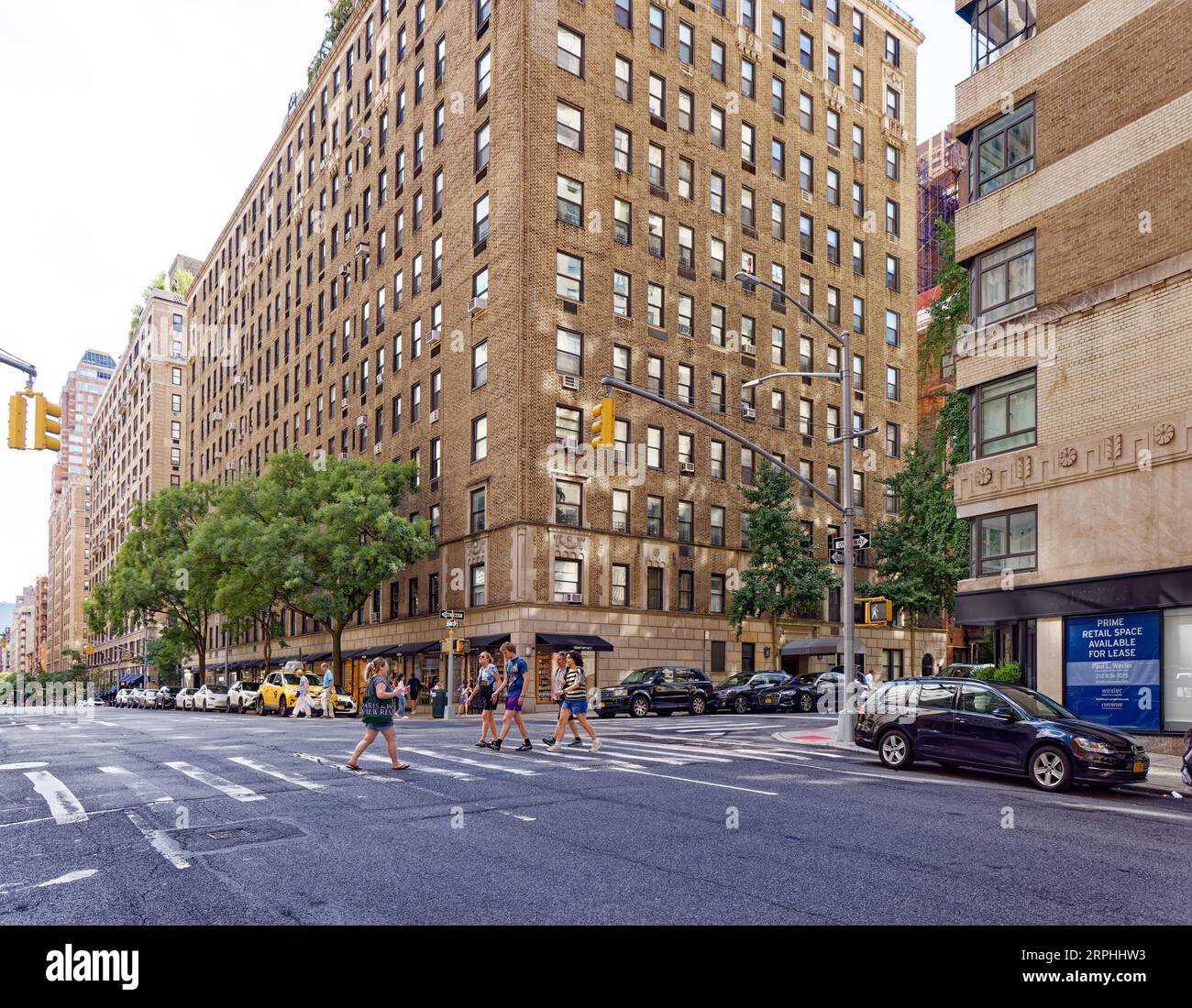 Upper East Side: The Emery Roth-designed apartment building at 22 East ...