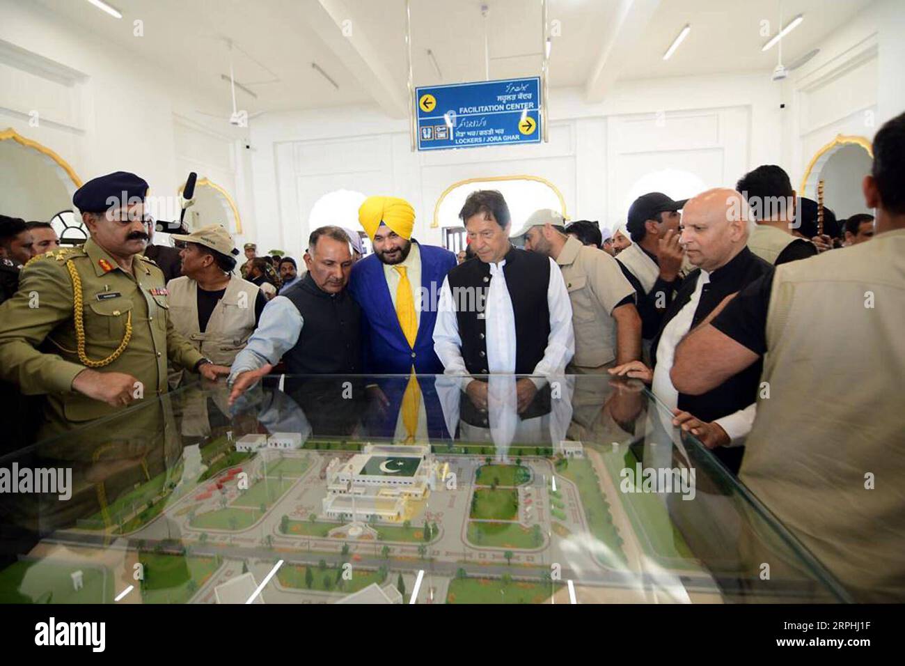 191109 -- NAROWAL PAKISTAN, Nov. 9, 2019 -- Photo released by Pakistan ...