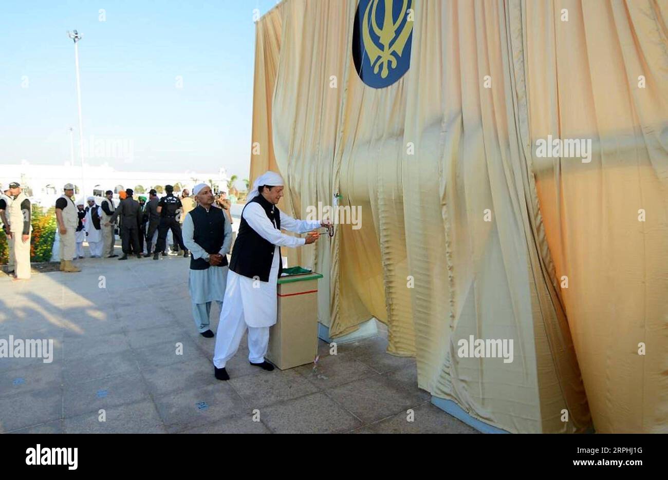 191109 -- NAROWAL PAKISTAN, Nov. 9, 2019 -- Photo released by Pakistan ...