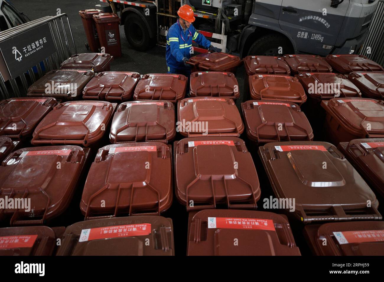 China sorting bins hi-res stock photography and images - Alamy