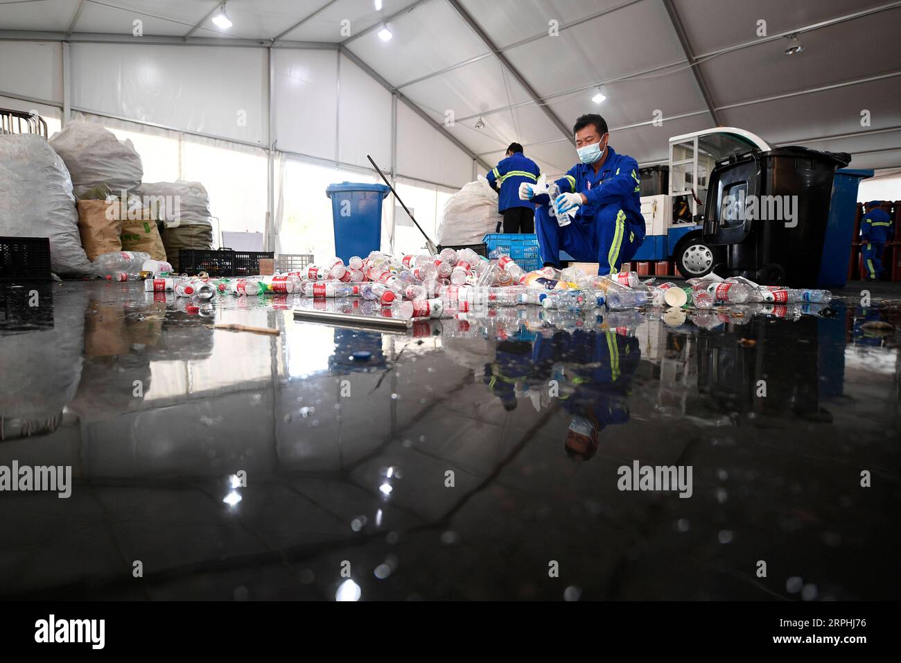 240 liter hi-res stock photography and images - Alamy