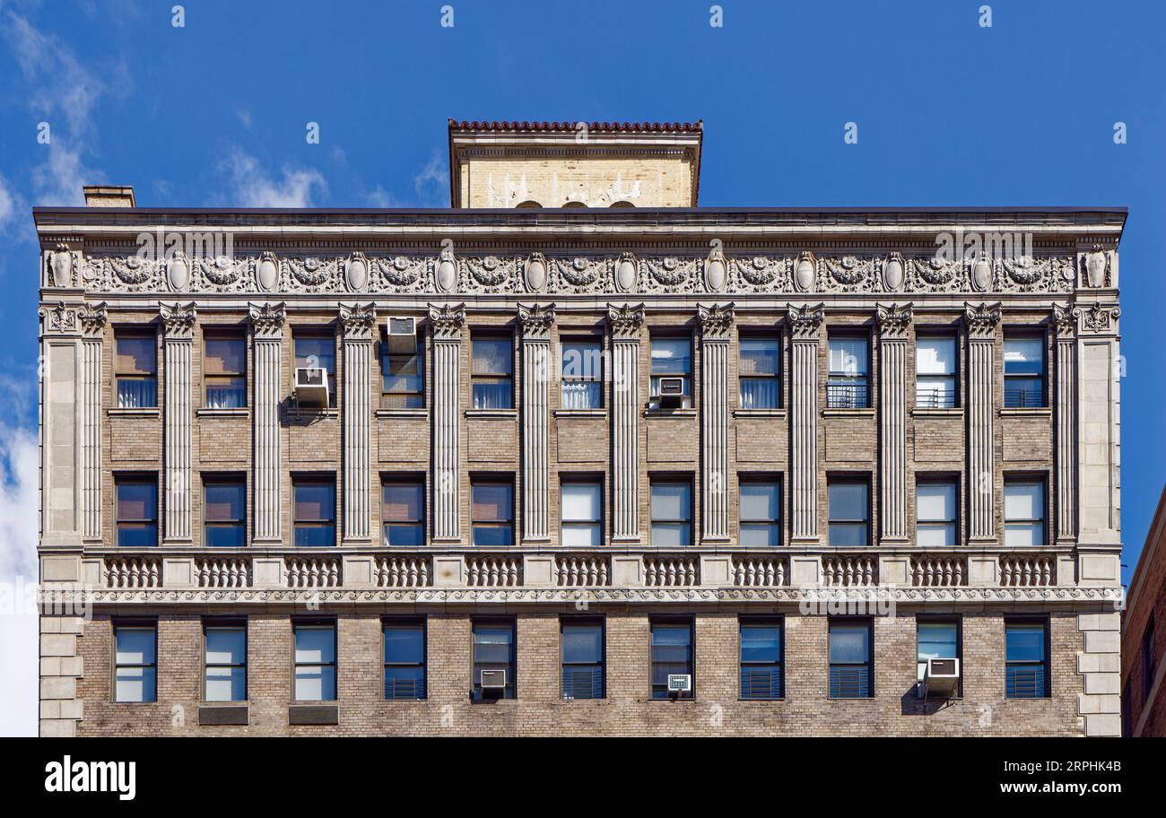 Upper East Side: Emery Roth designed 1009 Park Avenue in Colonial ...
