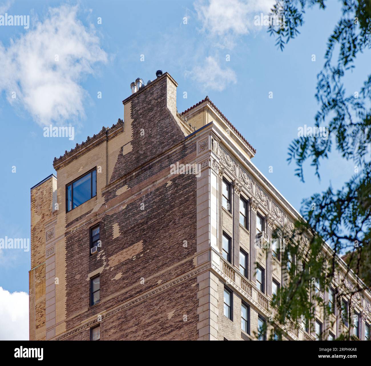 Upper East Side: Emery Roth designed 1009 Park Avenue in Colonial ...