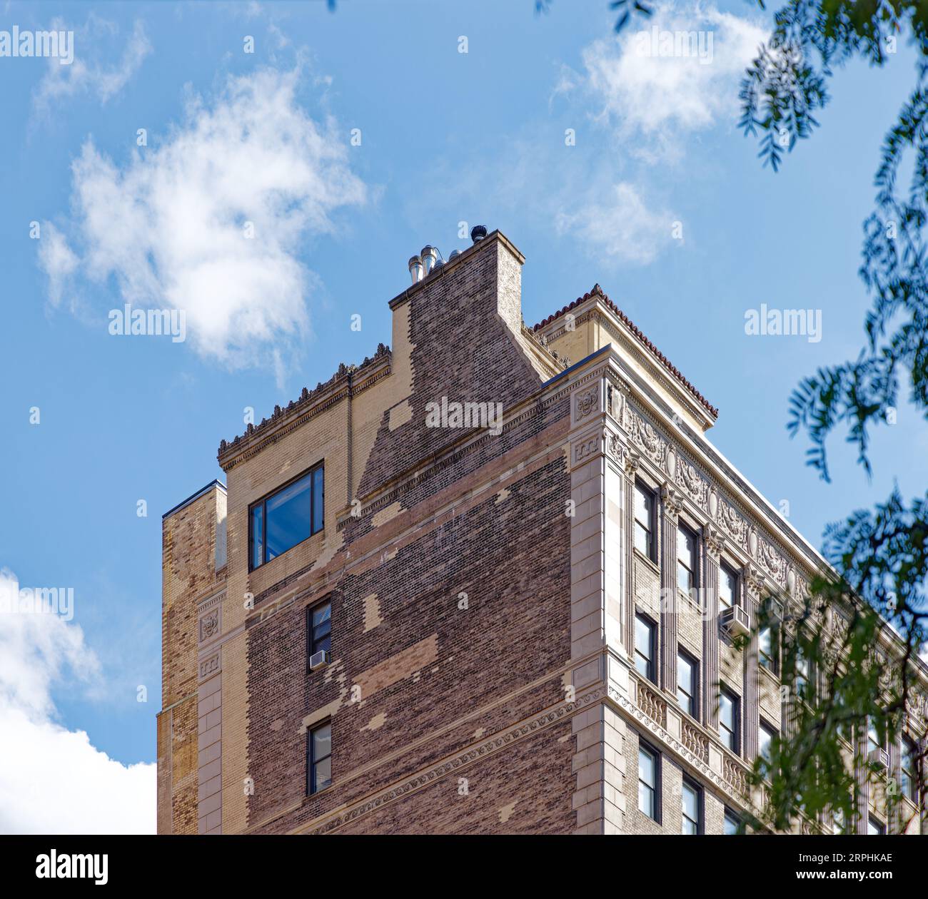 Upper East Side: Emery Roth designed 1009 Park Avenue in Colonial ...