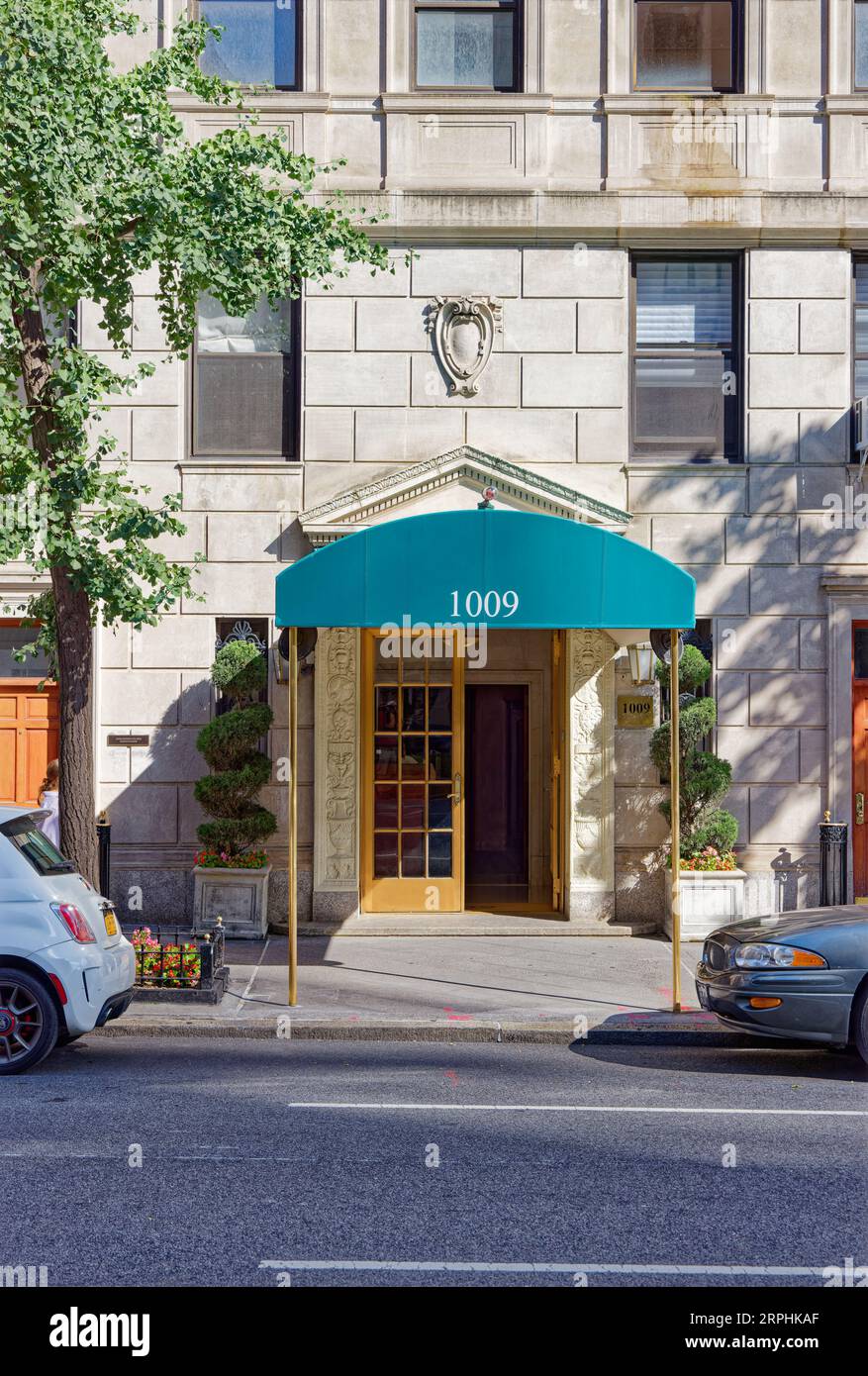 Upper East Side: Emery Roth designed 1009 Park Avenue in Colonial ...