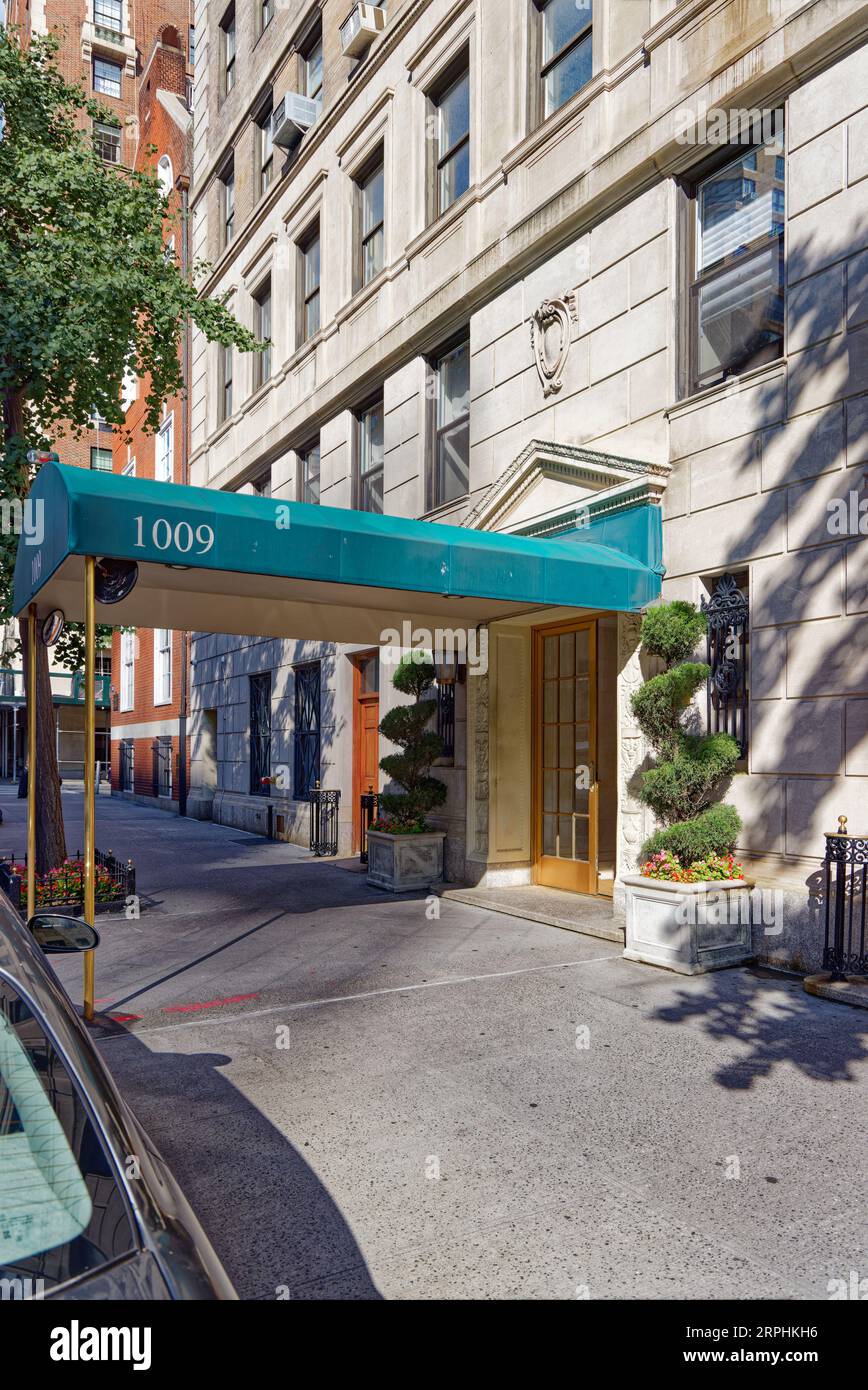 Upper East Side: Emery Roth designed 1009 Park Avenue in Colonial ...