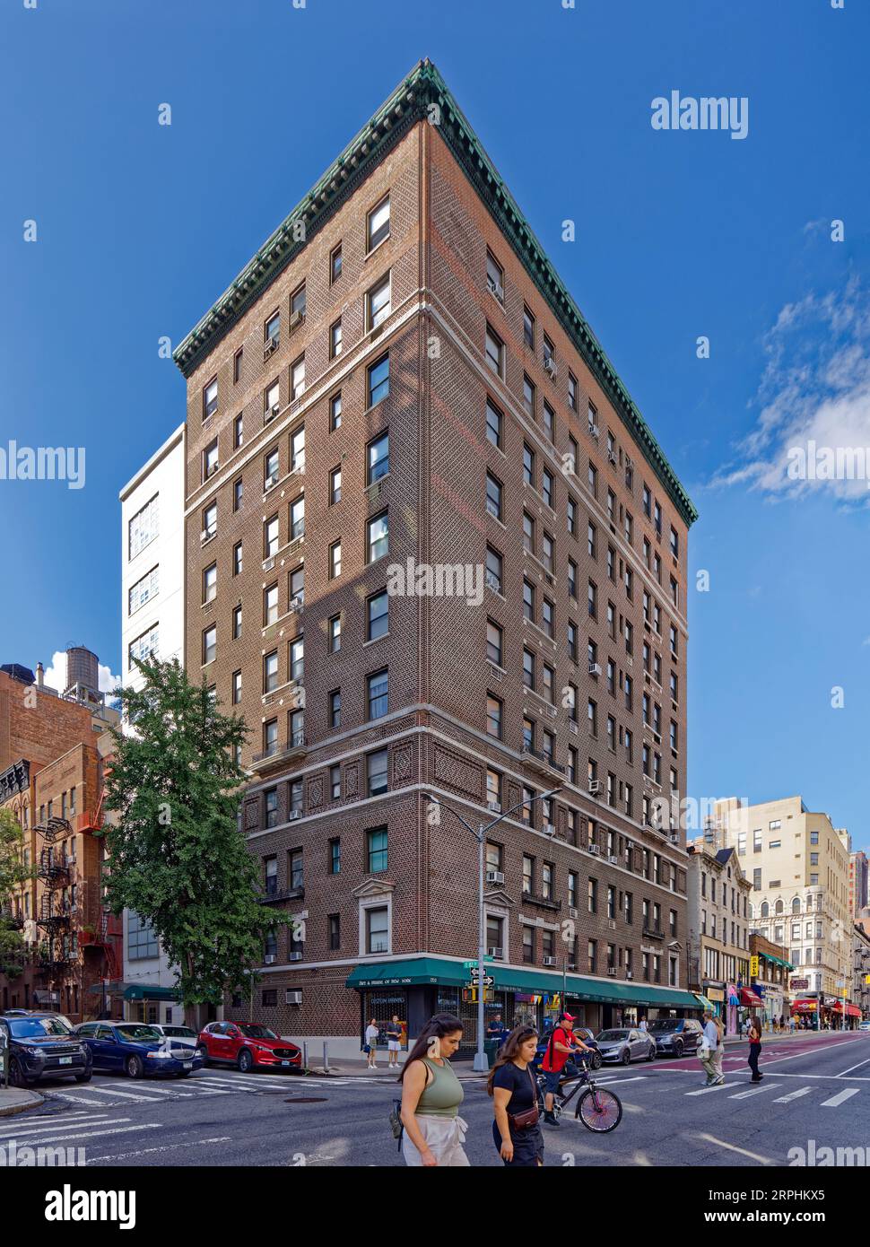Upper East Side: Emery Roth designed mid-rise apartment building 129 ...