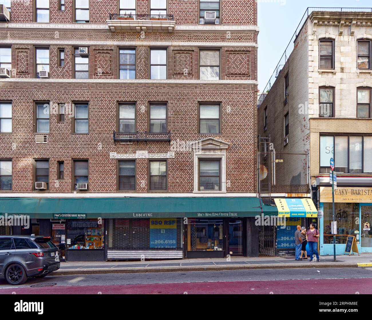 Upper East Side: Emery Roth designed mid-rise apartment building 129 East 82nd Street; it was ...